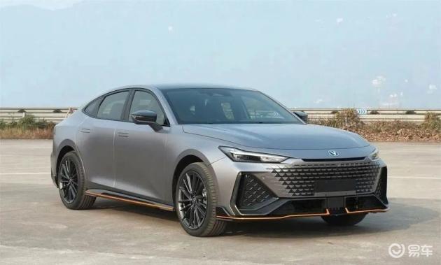 新增运动版？长安UNI-V 2.0T版来了，爆233马力，跑车既视感拉满_易车