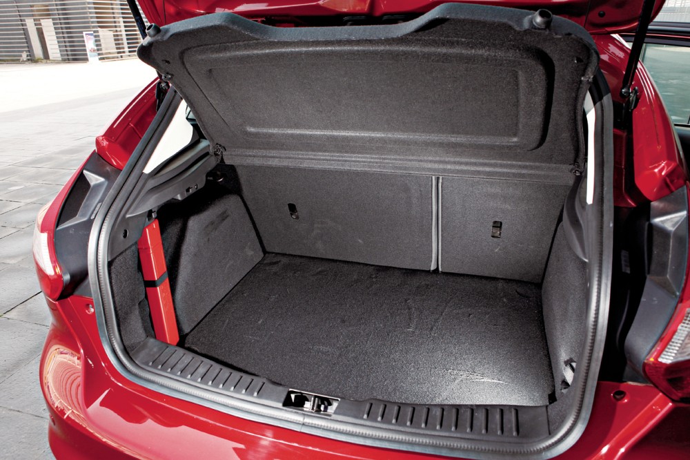 落地生根 试驾新一代福克斯两厢运动版_易车