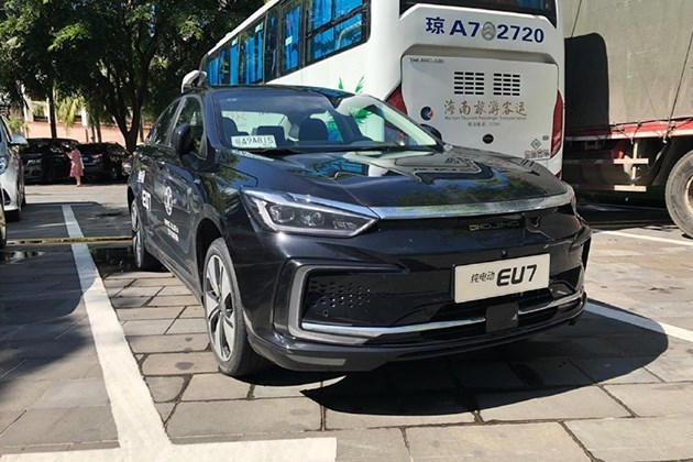 北汽新能源EU7最新谍照 换装最新logo/综合续航或达460km_易车